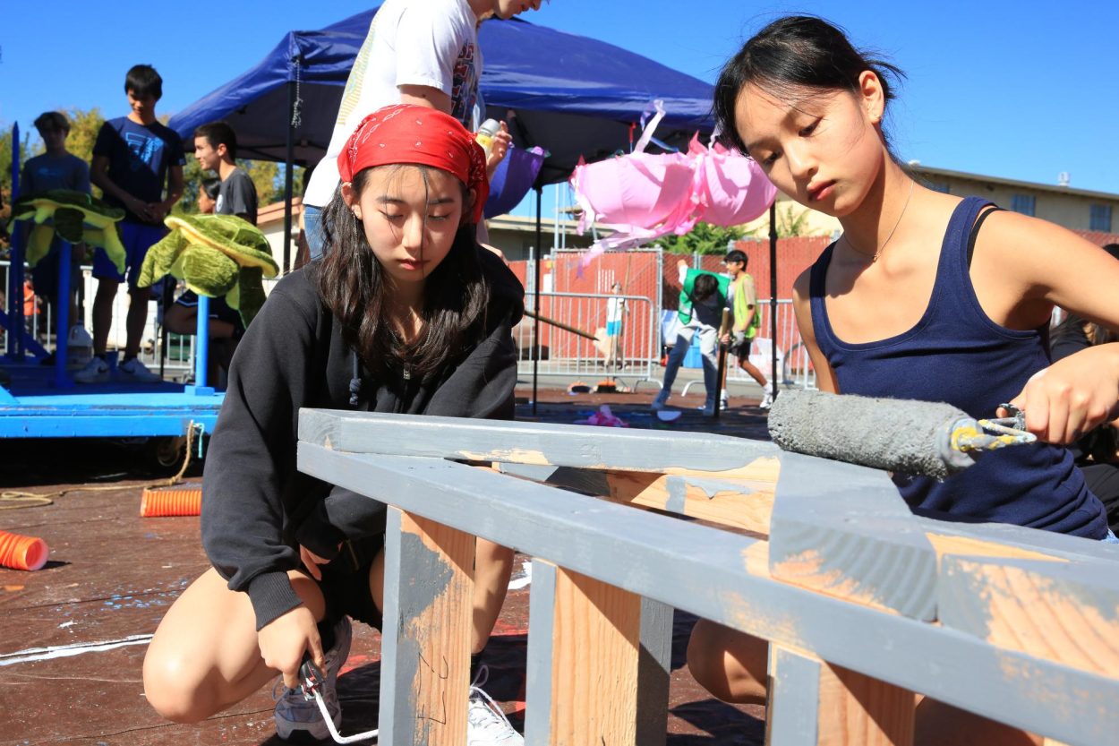 Students gear up for Spirit Week with float building - The Paly Voice